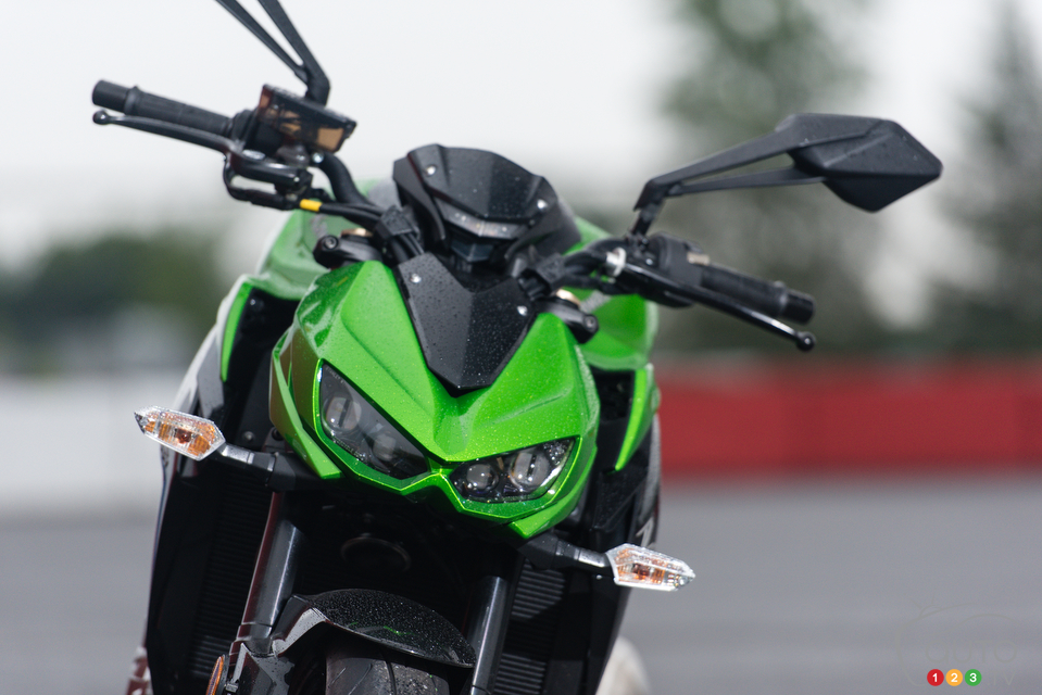 Photos - 2015 Kawasaki Z1000 ABS Review