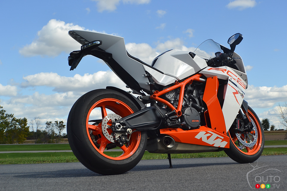 Photos - 2012 KTM RC8R Review