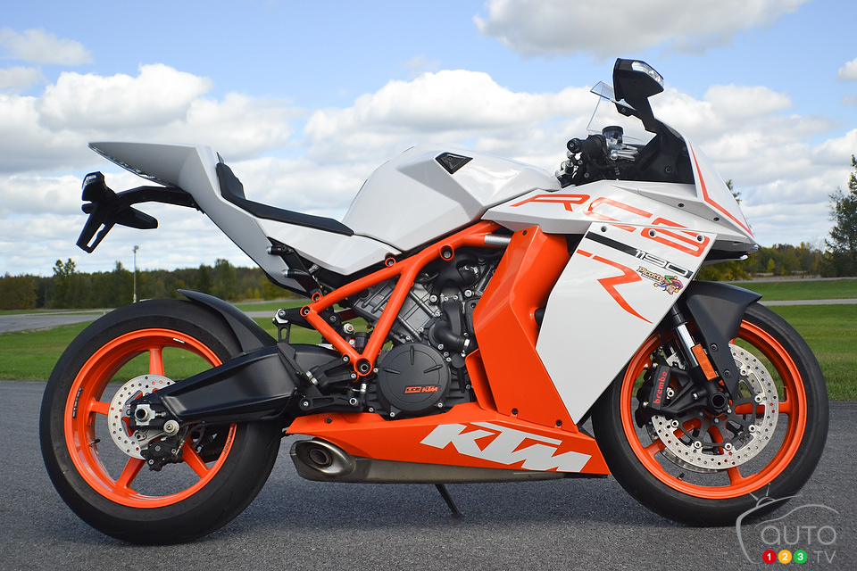 Photos - 2012 KTM RC8R Review