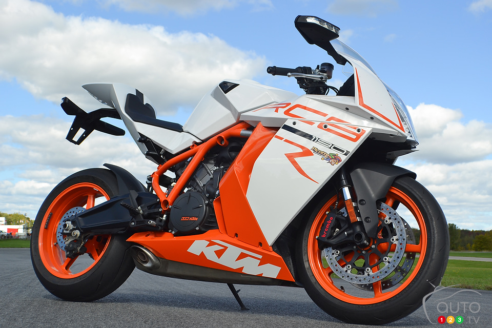 Photos - 2012 KTM RC8R Review