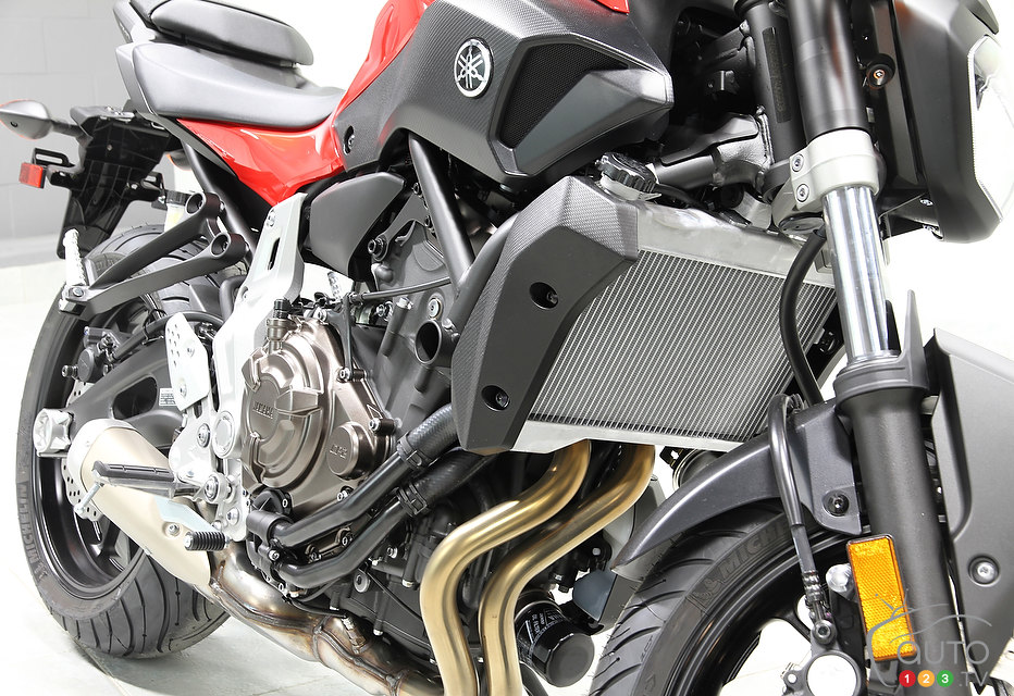 Photos - 2015 Yamaha FZ-07 Review