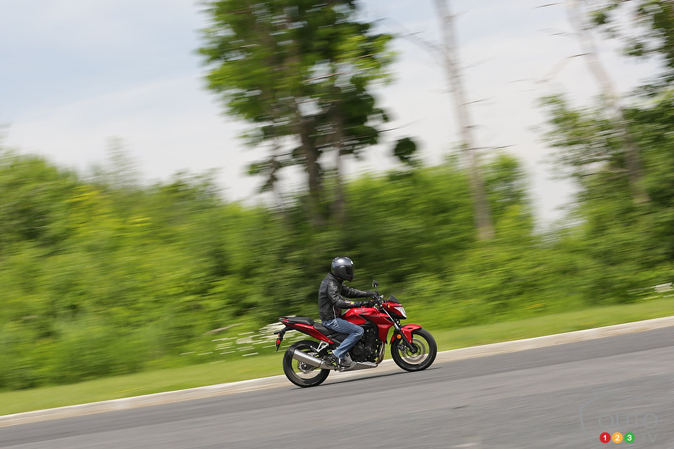 Photos - 2014 Honda CB500FA Review