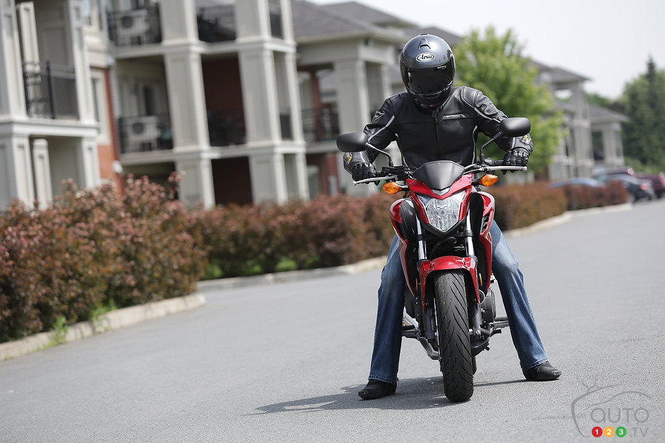 Photos - 2014 Honda CB500FA Review