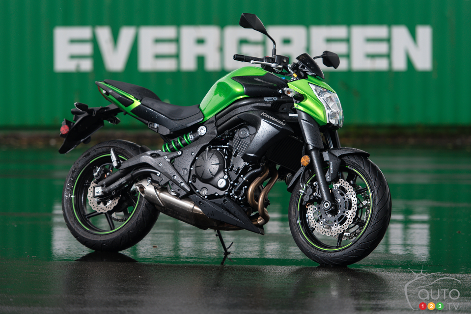 Photos - 2015 Kawasaki ER-6n ABS Review