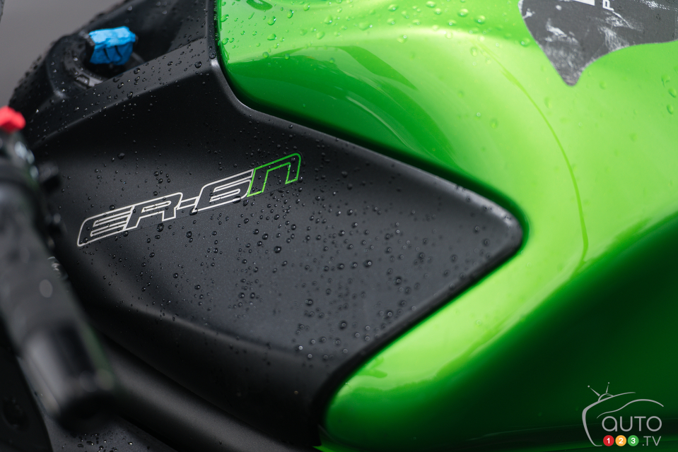 Photos - 2015 Kawasaki ER-6n ABS Review