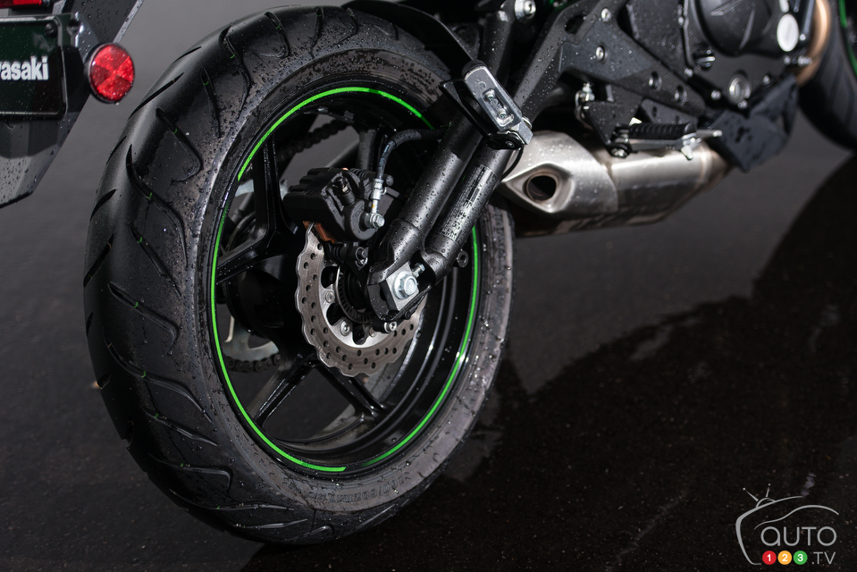 Photos - 2015 Kawasaki ER-6n ABS Review